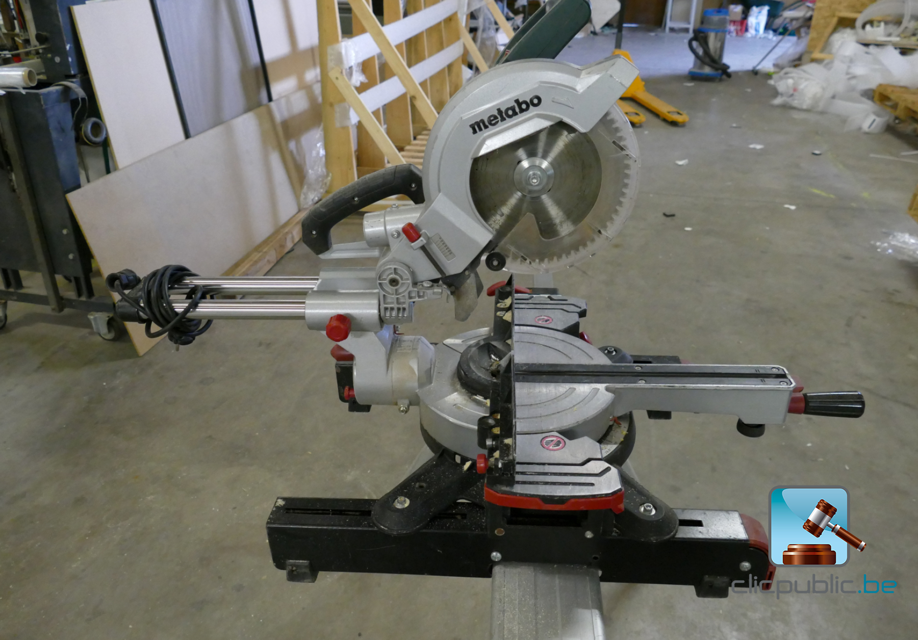 Scie radiale sur table - Clicpublic.be, les ventes publiques en 1 clic.