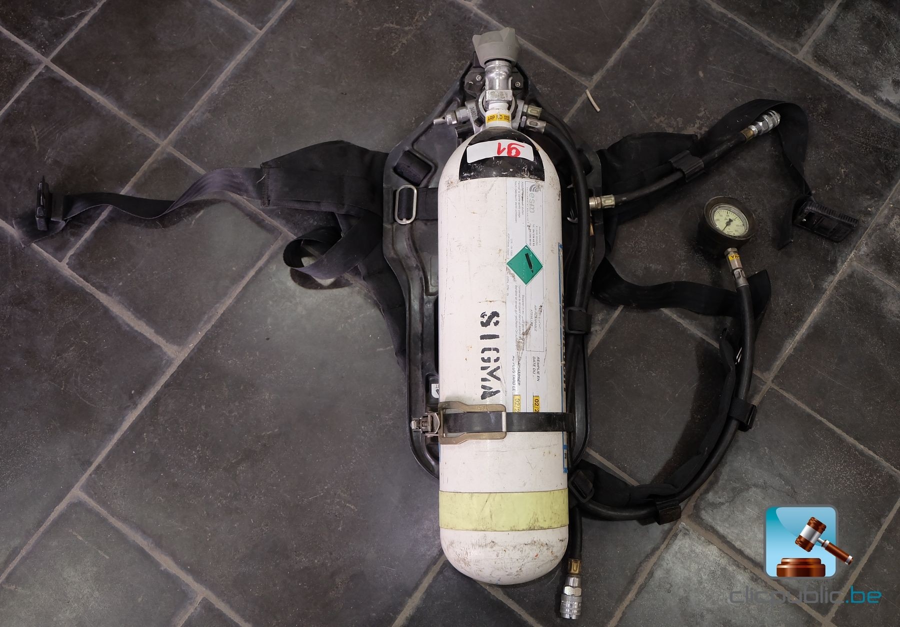 Equipements de sécurité et bonbonne d'oxygène (ref. 91) - Clicpublic.be ...