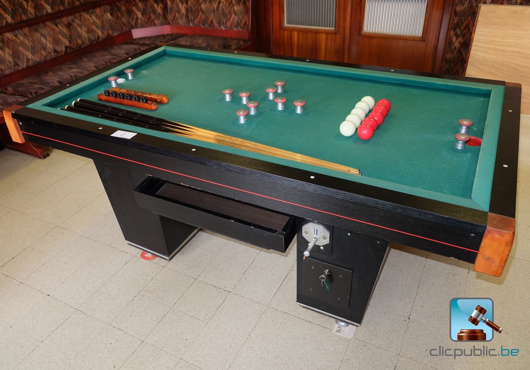 Billard à bouchon (ref. 1) - Clicpublic.be, online auctions in 1 click.