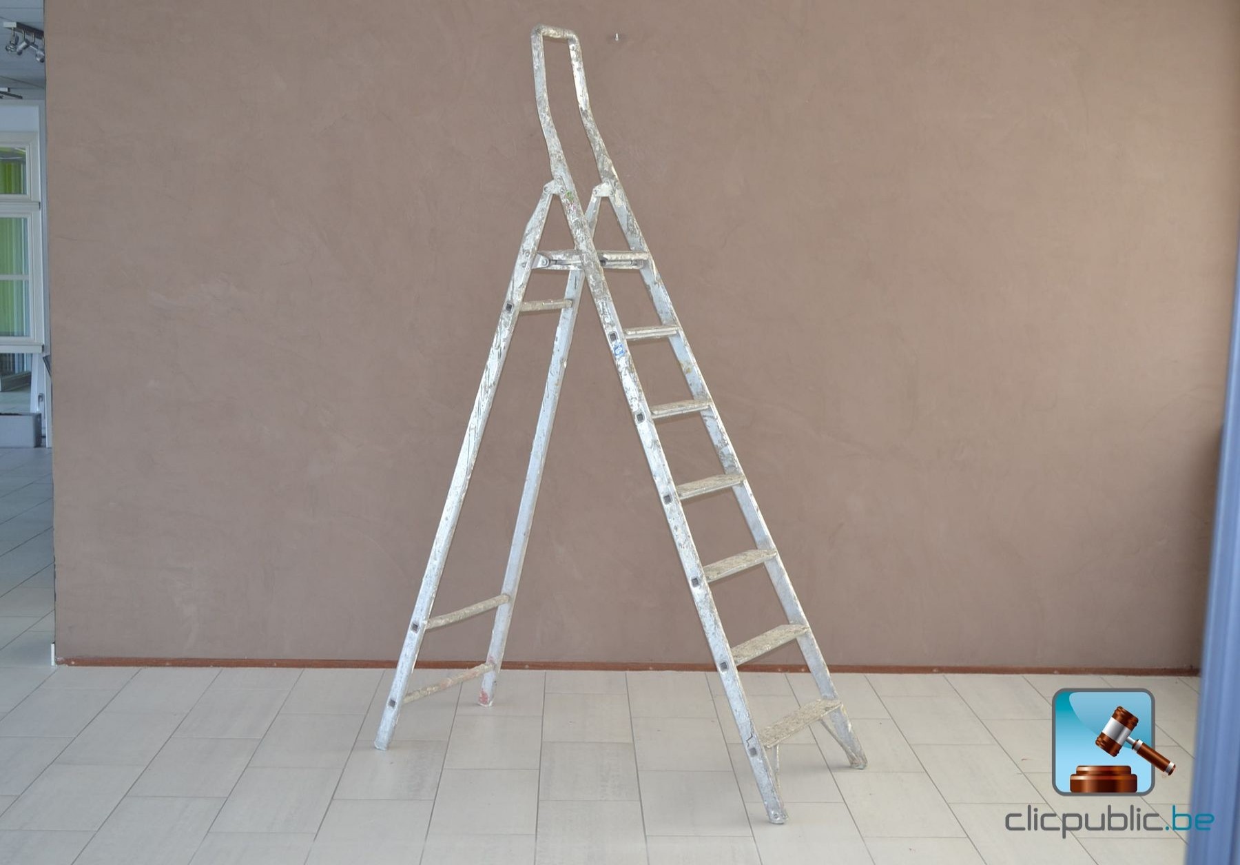 Escabelle ABA & Escabelle SOLIDE - Clicpublic.be, les ventes publiques ...