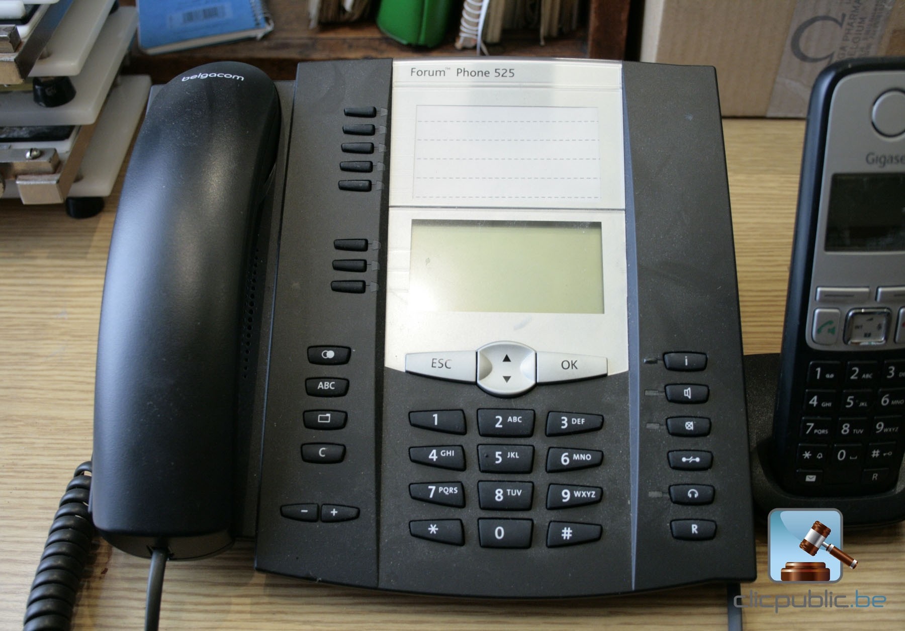 Lot de 4 téléphones de bureau - Clicpublic.be, les ventes publiques en ...