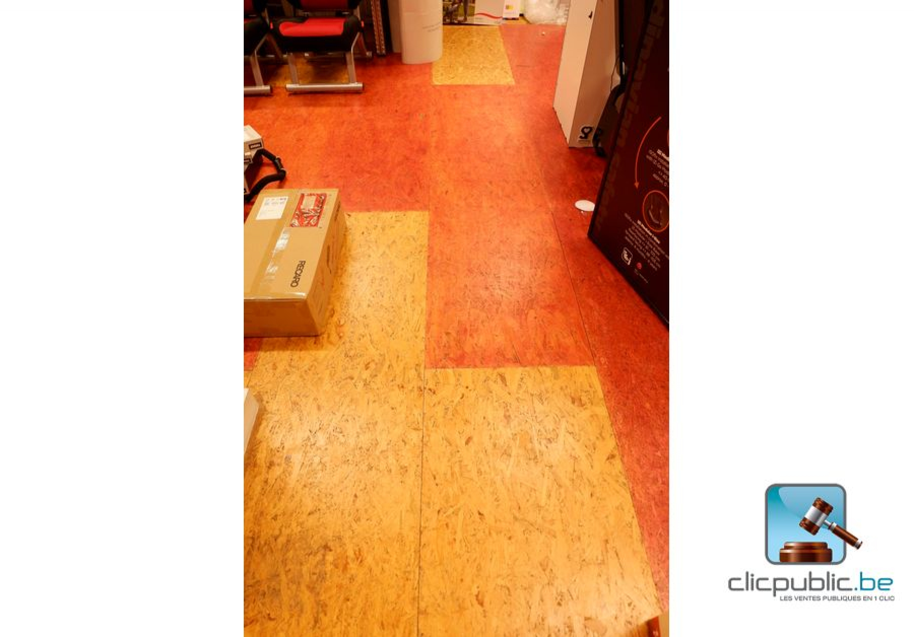 Lot d'OSB vernis colorés - Clicpublic.be, les ventes publiques en 1 clic.