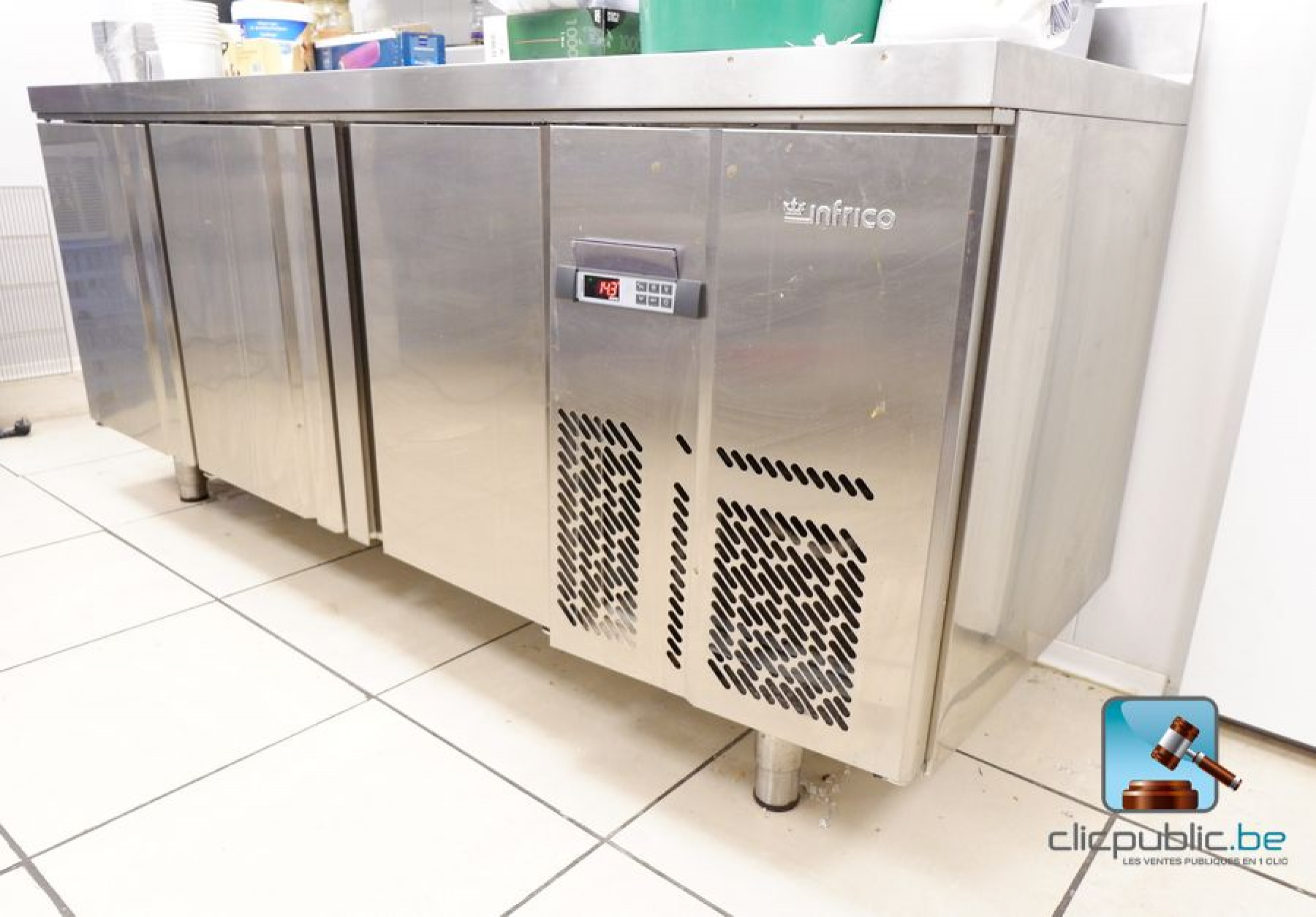 Frigo bas et étagère - Clicpublic.be, les ventes publiques en 1 clic.