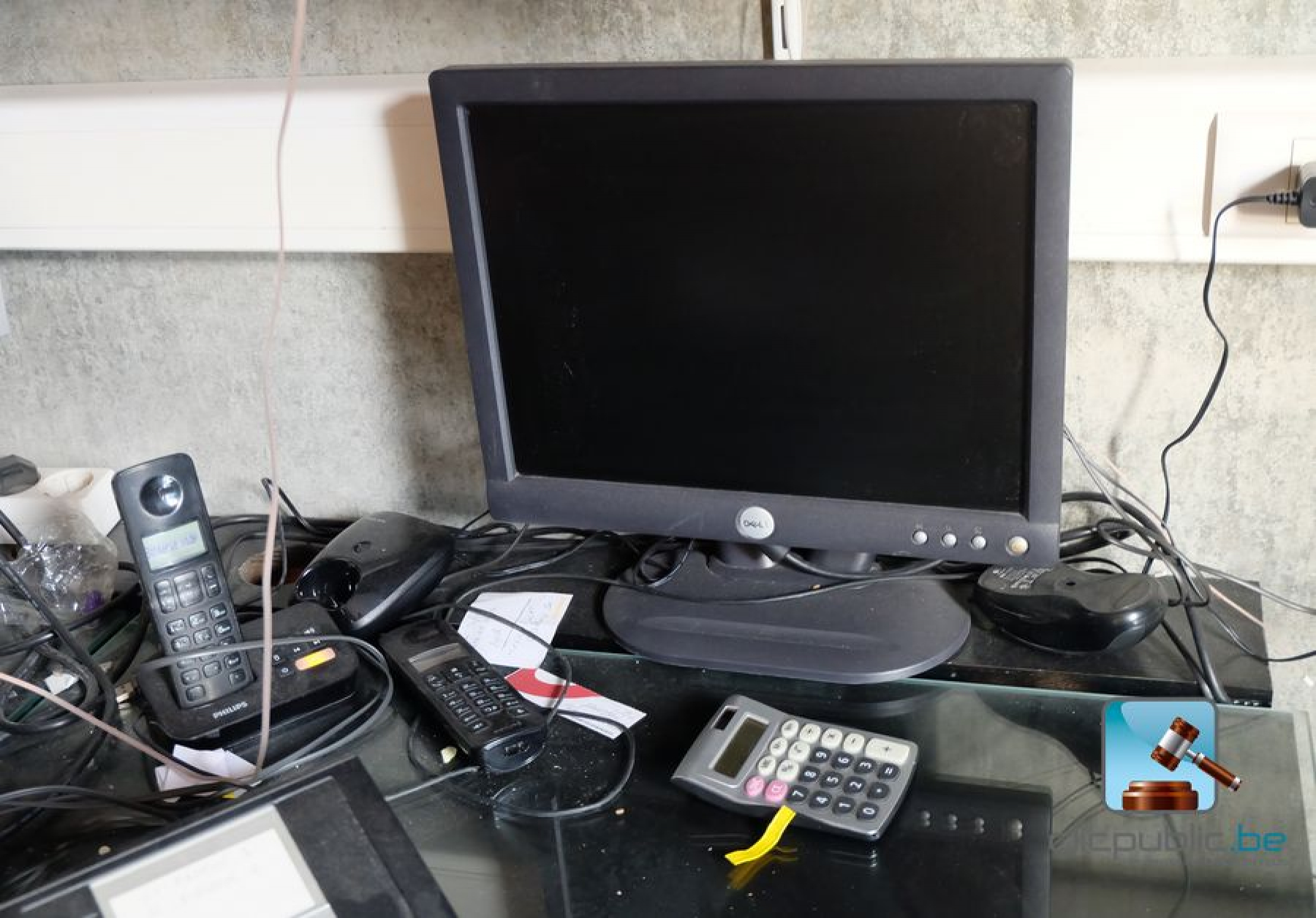 Lot de mobilier de bureau et de matériel informatique - Clicpublic.be ...