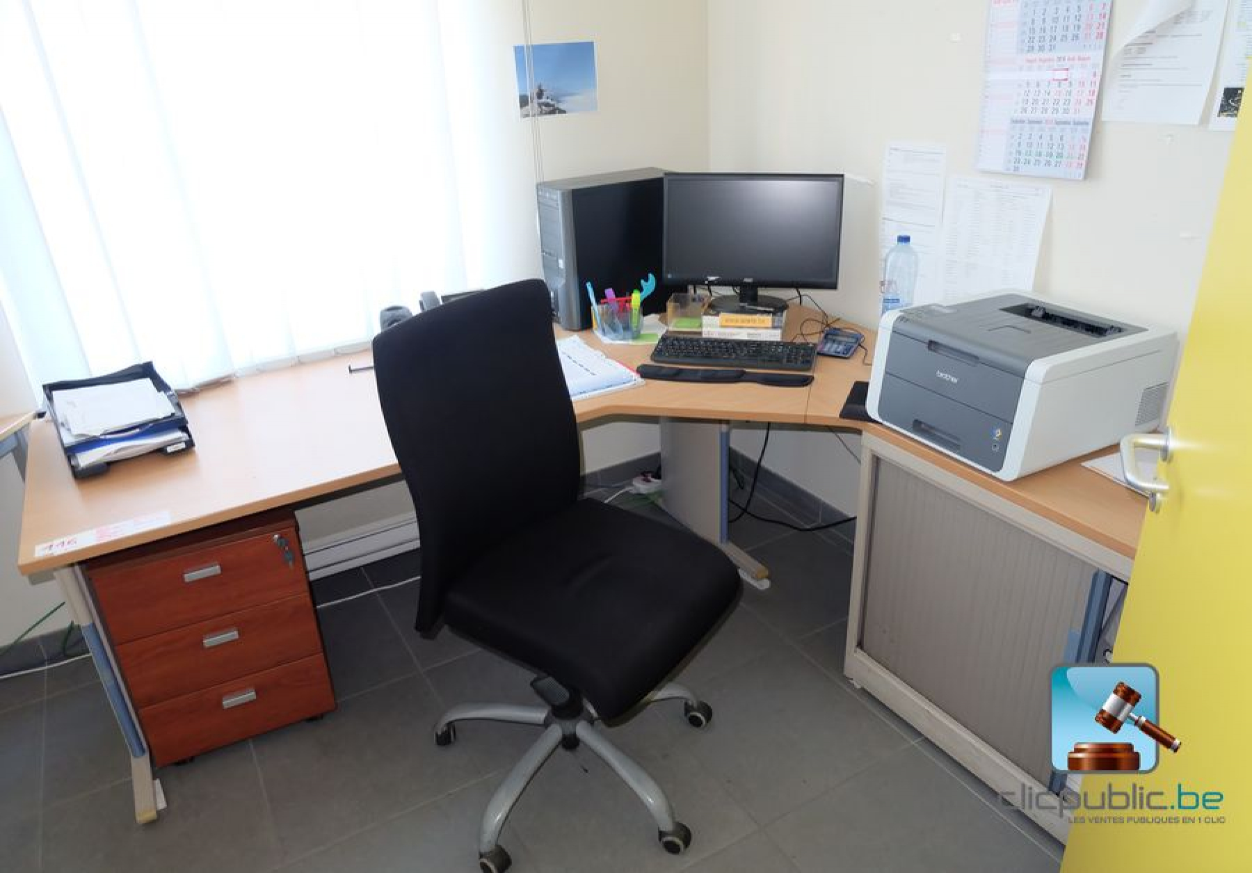 Lot de mobilier de bureau et matériel informatique - Clicpublic.be, les ...