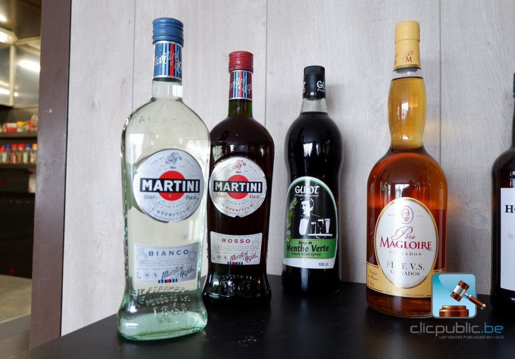 Lot de bouteilles d'alcool - Clicpublic.be, les ventes publiques en 1 clic.