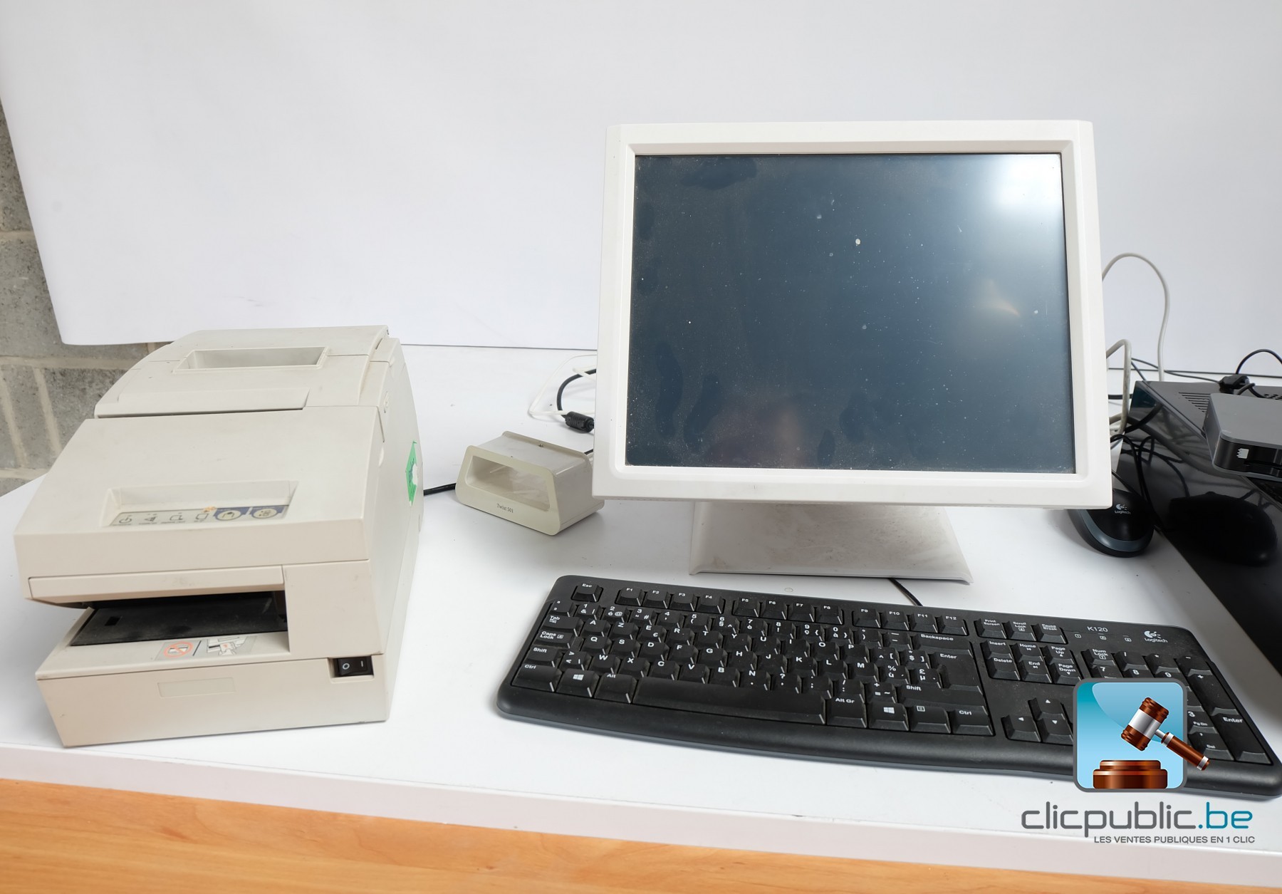 Lot de mobilier de bureau et de matériel informatique - Clicpublic.be ...