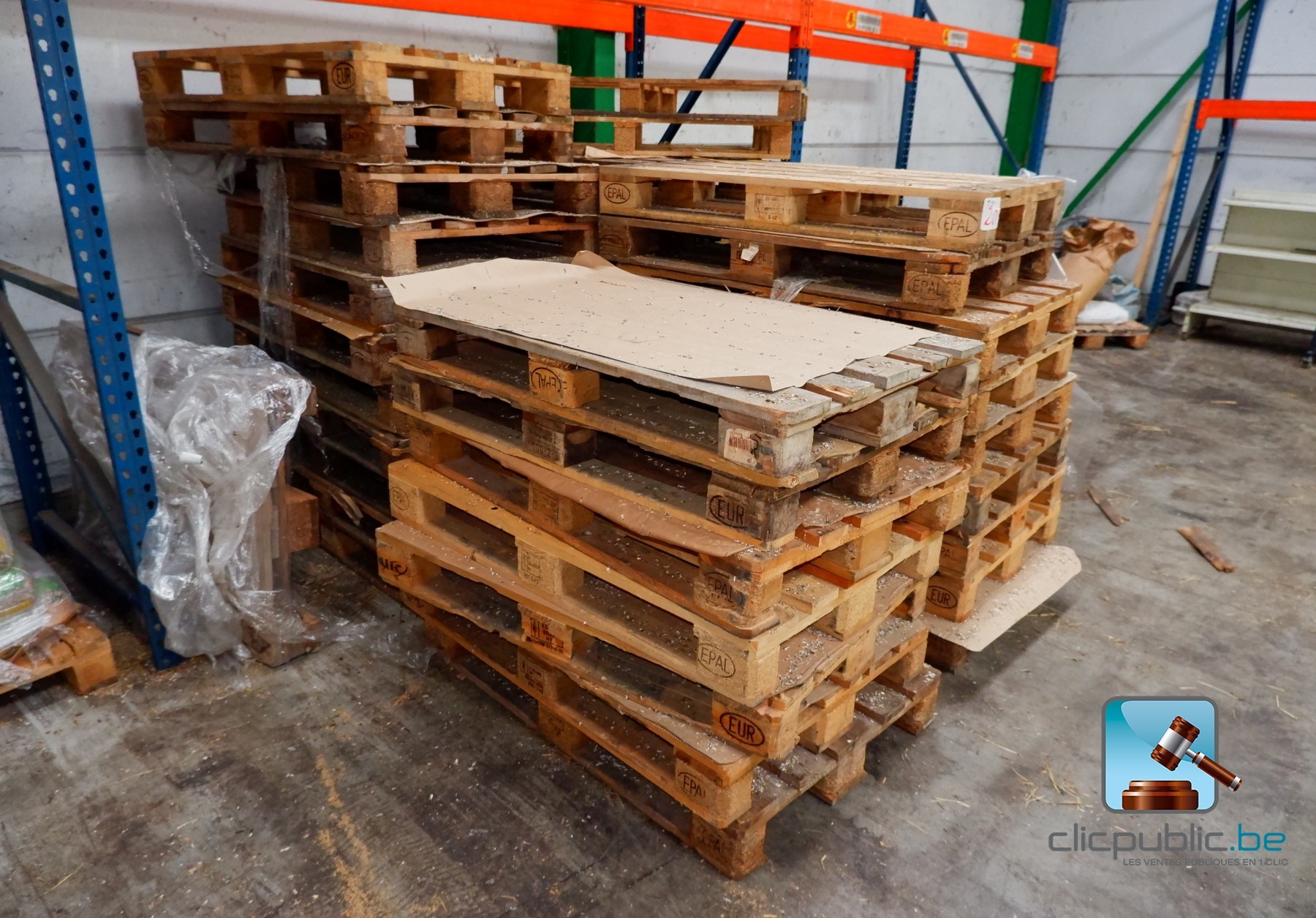 Grand lot de palettes - Clicpublic.be, les ventes publiques en 1 clic.