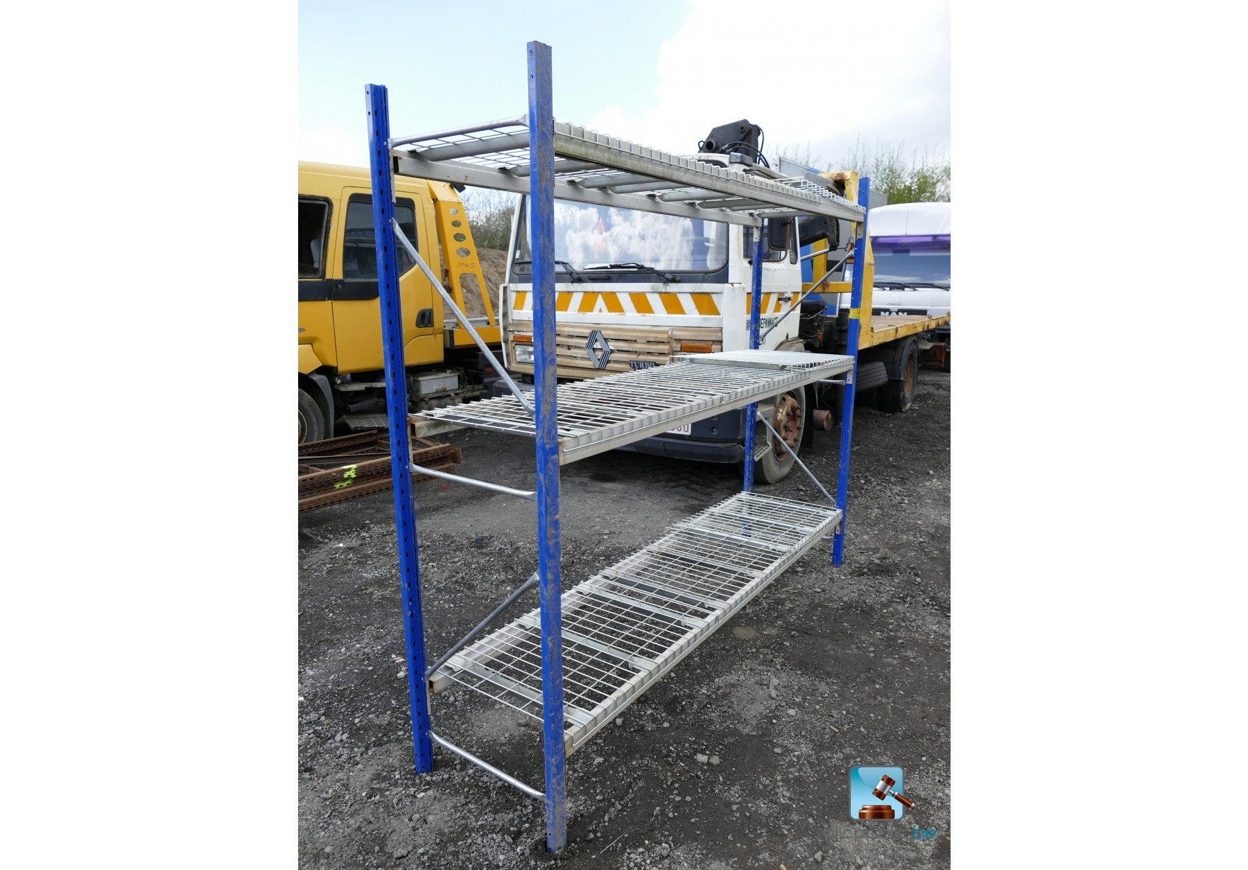 Lot de racks de rangement léger - Clicpublic.be, les ventes publiques ...