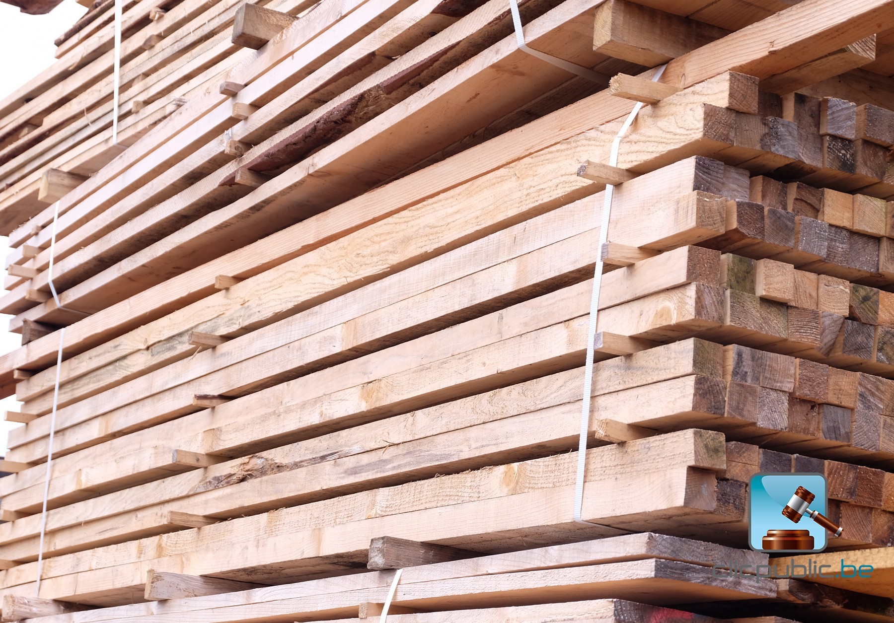 Lot de chevrons - Clicpublic.lu, les ventes publiques en 1 clic.