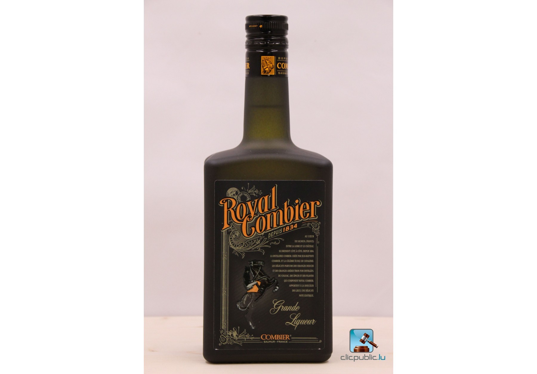 Lot de 12 bouteilles de "Royal Combier" - Clicpublic.lu, les ventes ...