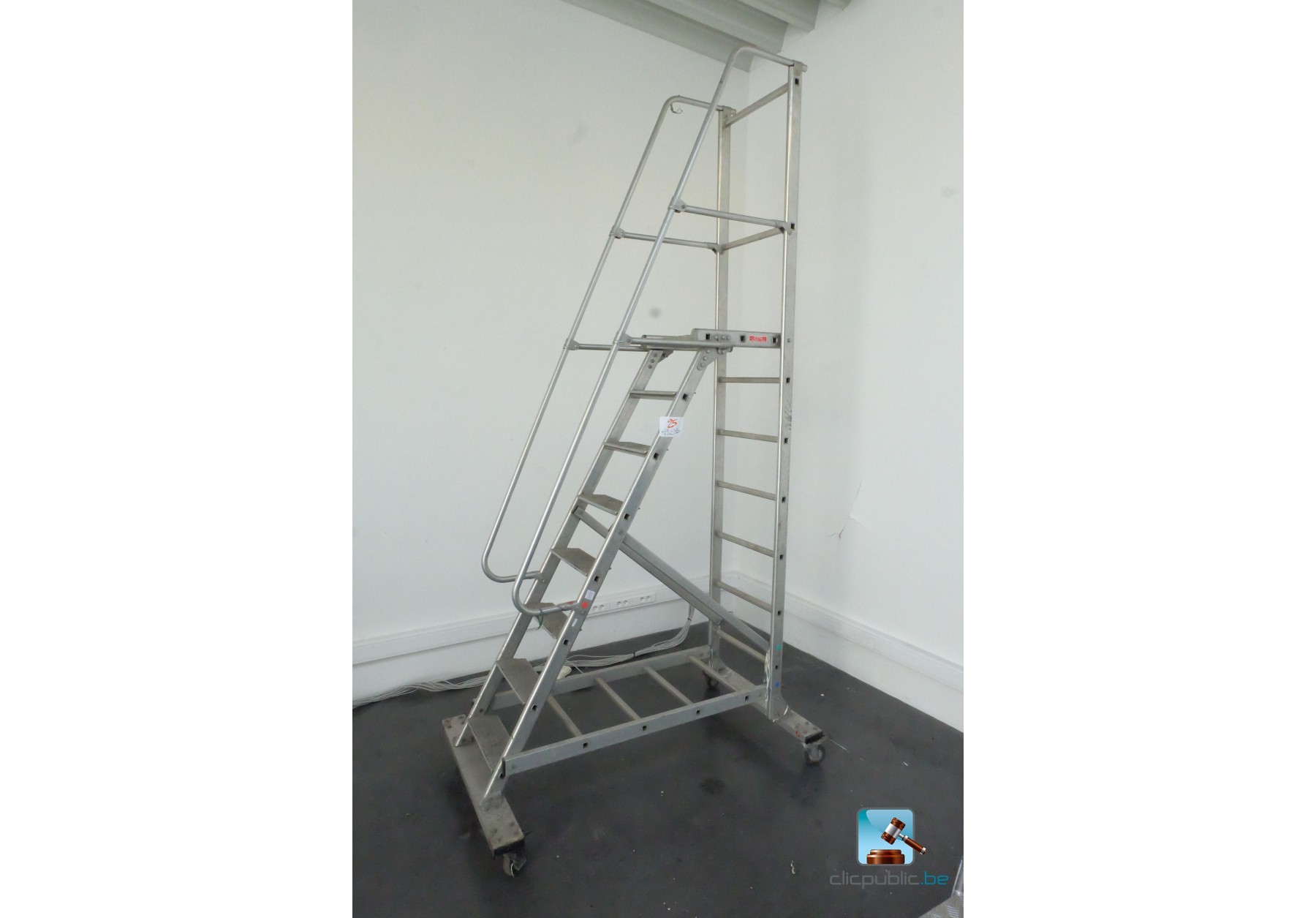 Escabelle d'entrepot - Clicpublic.lu, les ventes publiques en 1 clic.