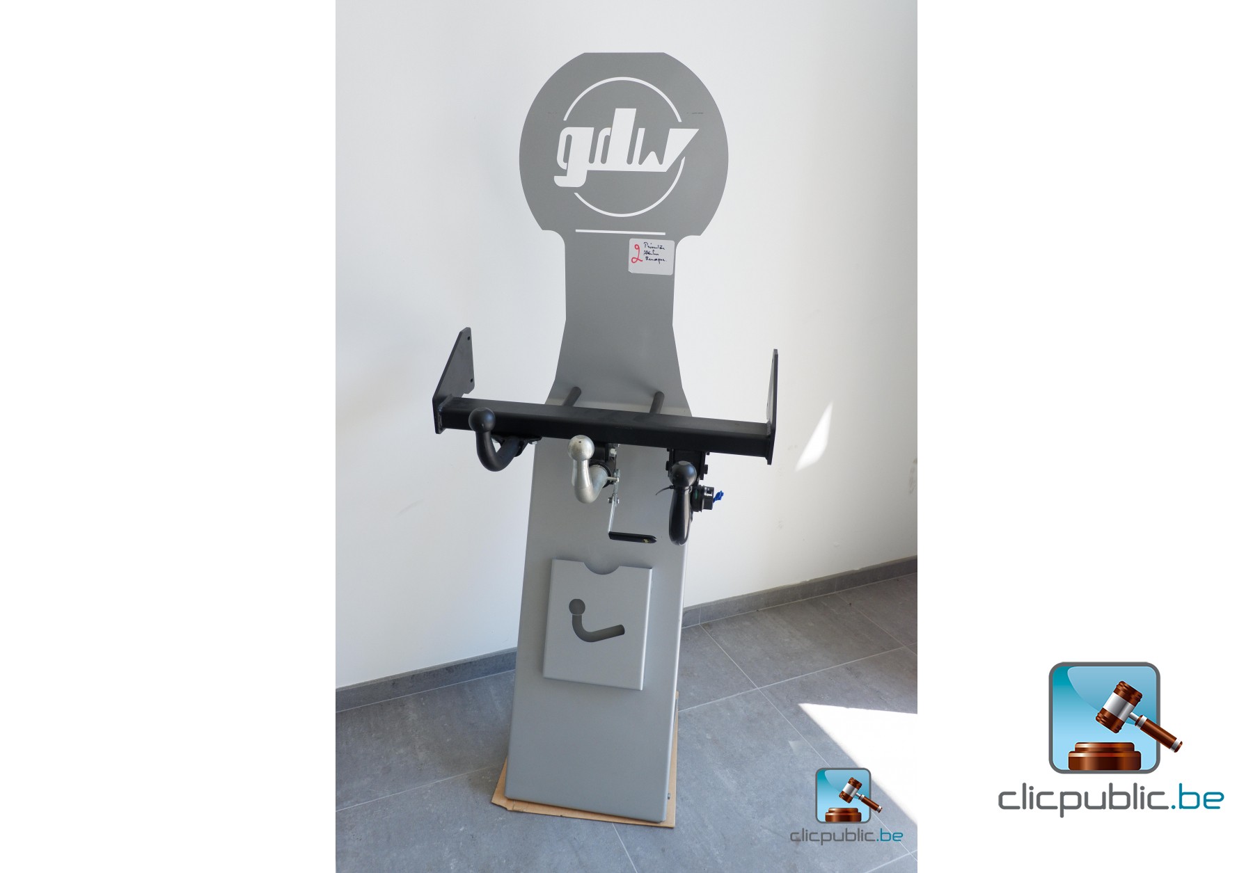 Trailer hitch display - Clicpublic.be, online auctions in 1 click.