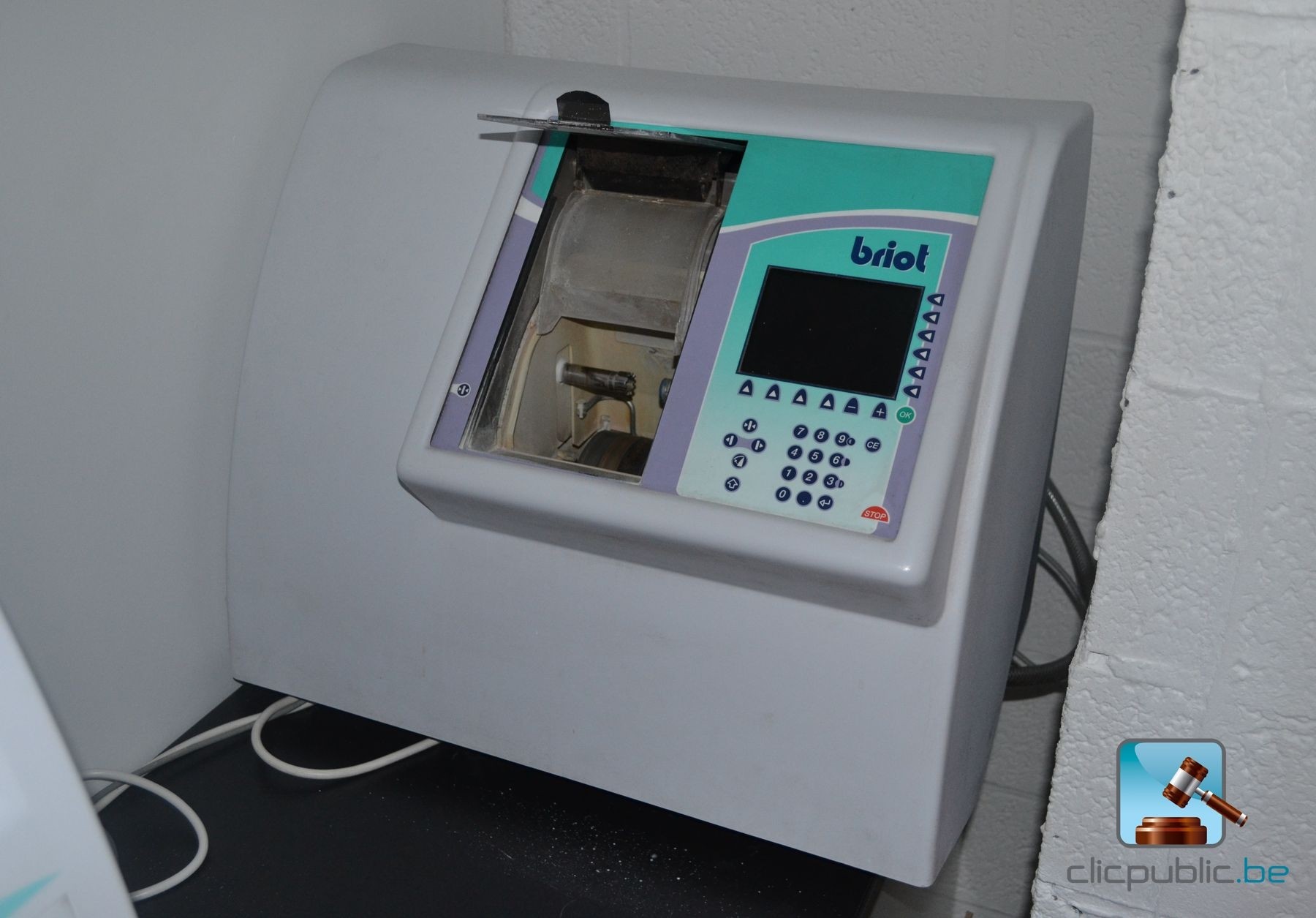 Appareils professionnels pour opticien BRIOT Axcell - Clicpublic.be ...