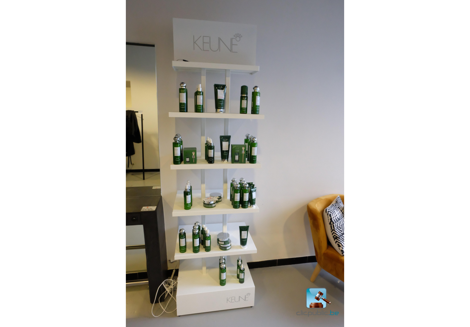 Set von KEUNE-Displays - Clicpublic.lu, öffentliche Auktionen mit 1 Klick.