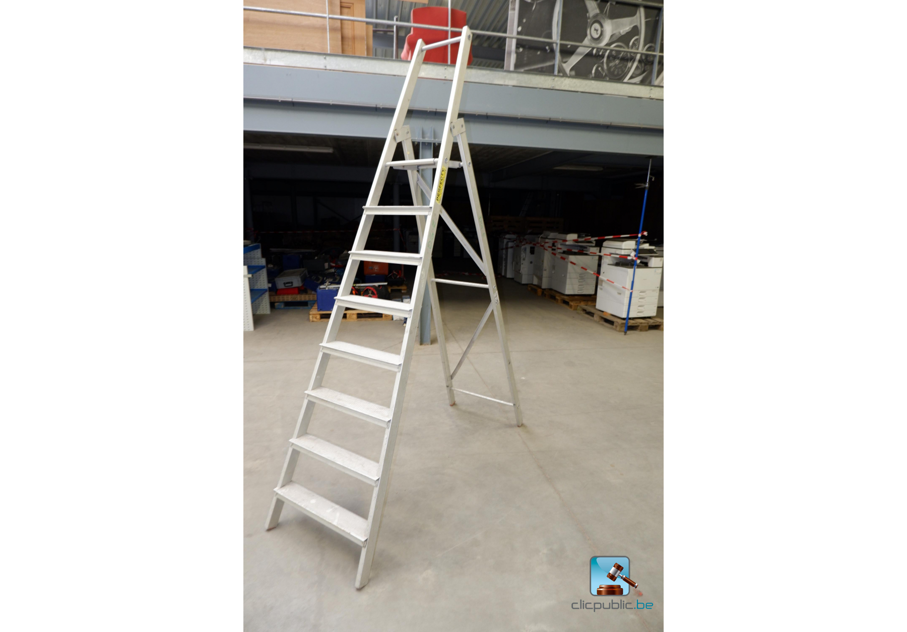 Escabelle en aluminium - Clicpublic.be, les ventes publiques en 1 clic.