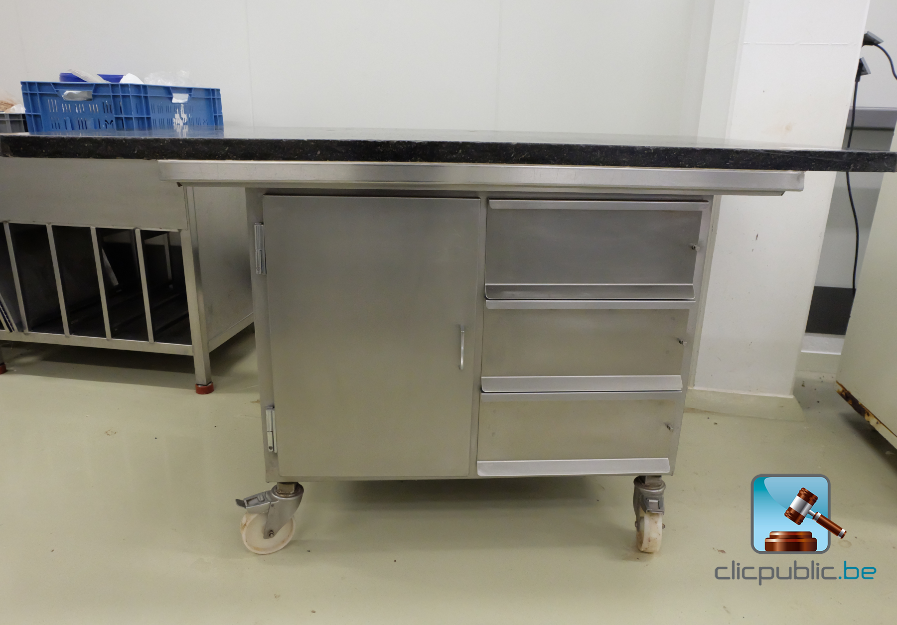Etabli de travail sur roulettes - Clicpublic.be, les ventes publiques ...
