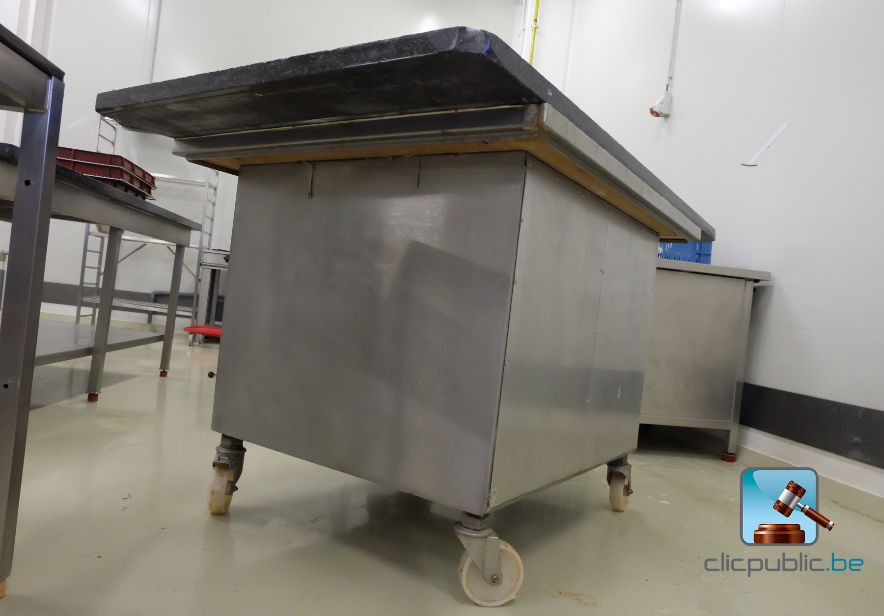 Etabli de travail sur roulettes - Clicpublic.lu, les ventes publiques ...